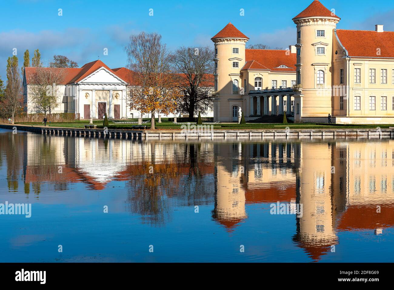 Castle rheinsberg germany schloss rheinsberg hi-res stock photography ...