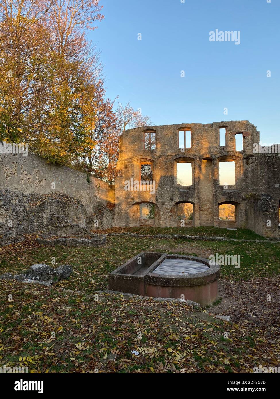 Castle ruins landskron hi-res stock photography and images - Alamy
