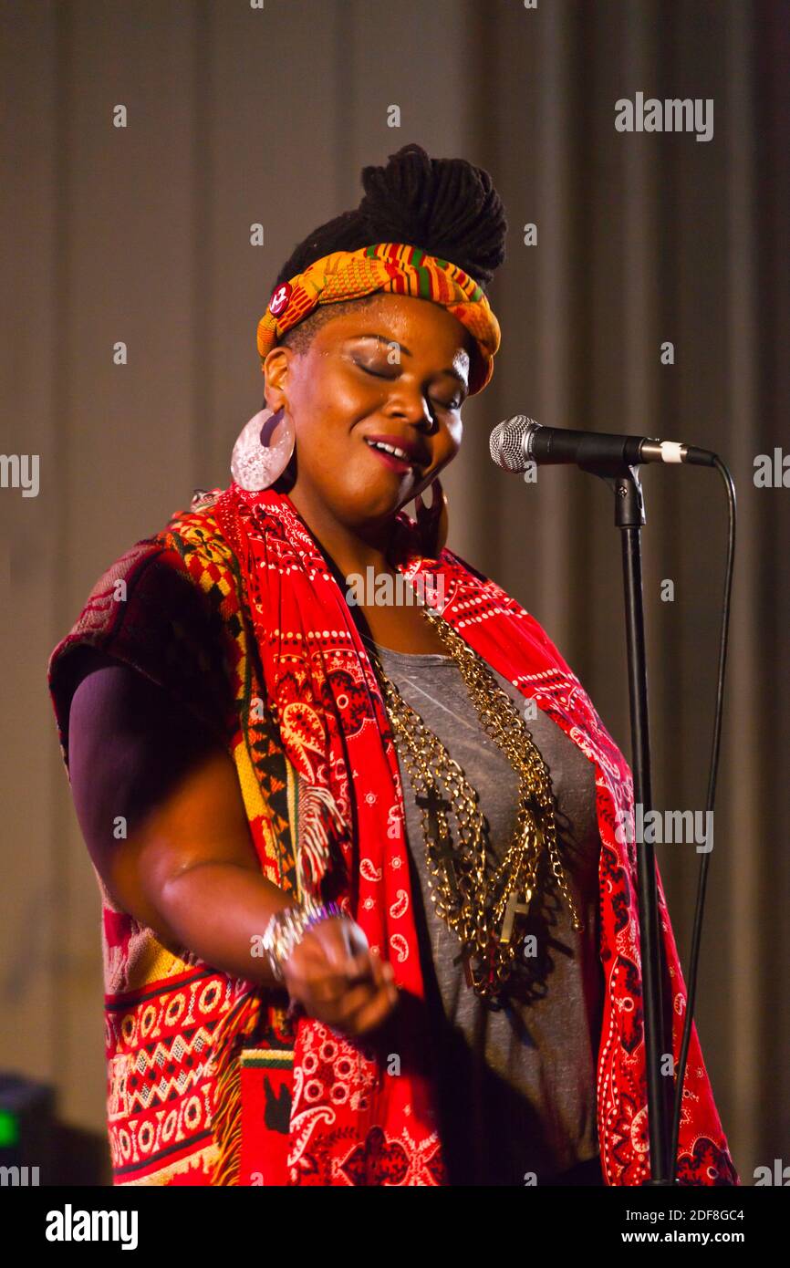 Lisa harris hi-res stock photography and images - Alamy