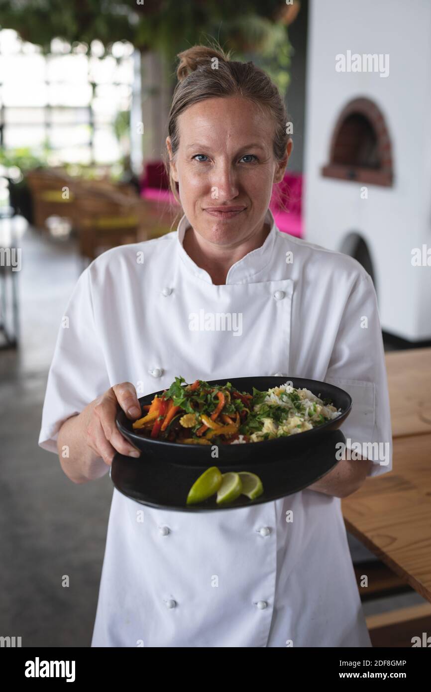 Portrait of a senior chef hi-res stock photography and images - Alamy