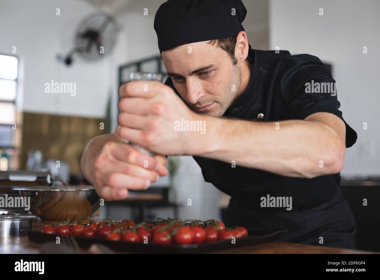 Male cooking breakfast hi-res stock photography and images - Alamy