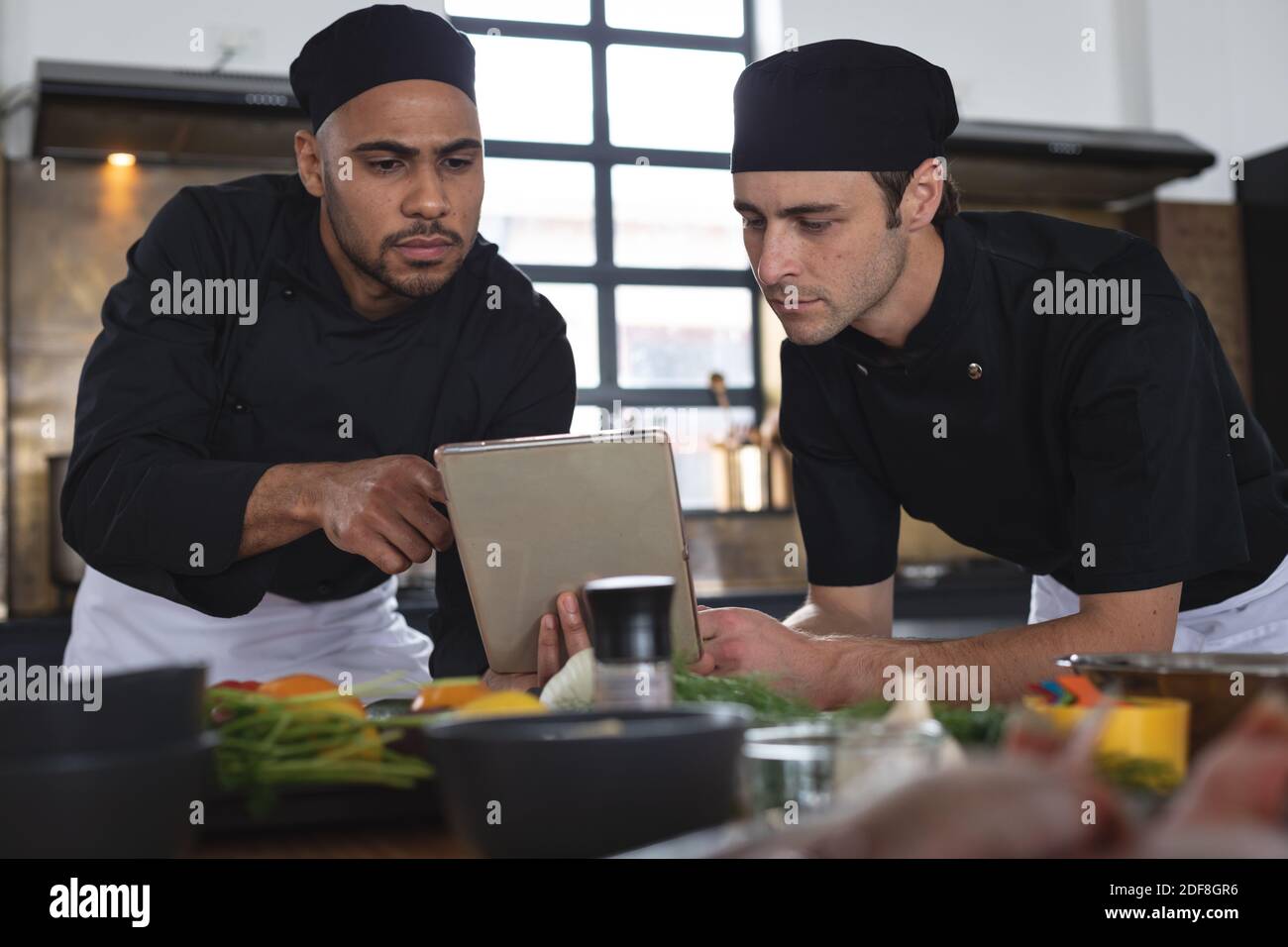 Male chefs hi-res stock photography and images - Alamy