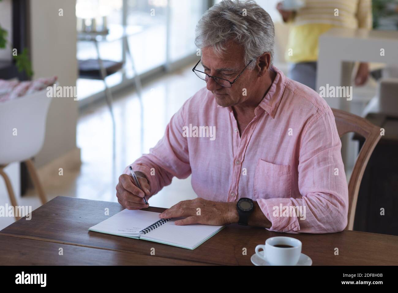 Man writing table hi-res stock photography and images - Alamy