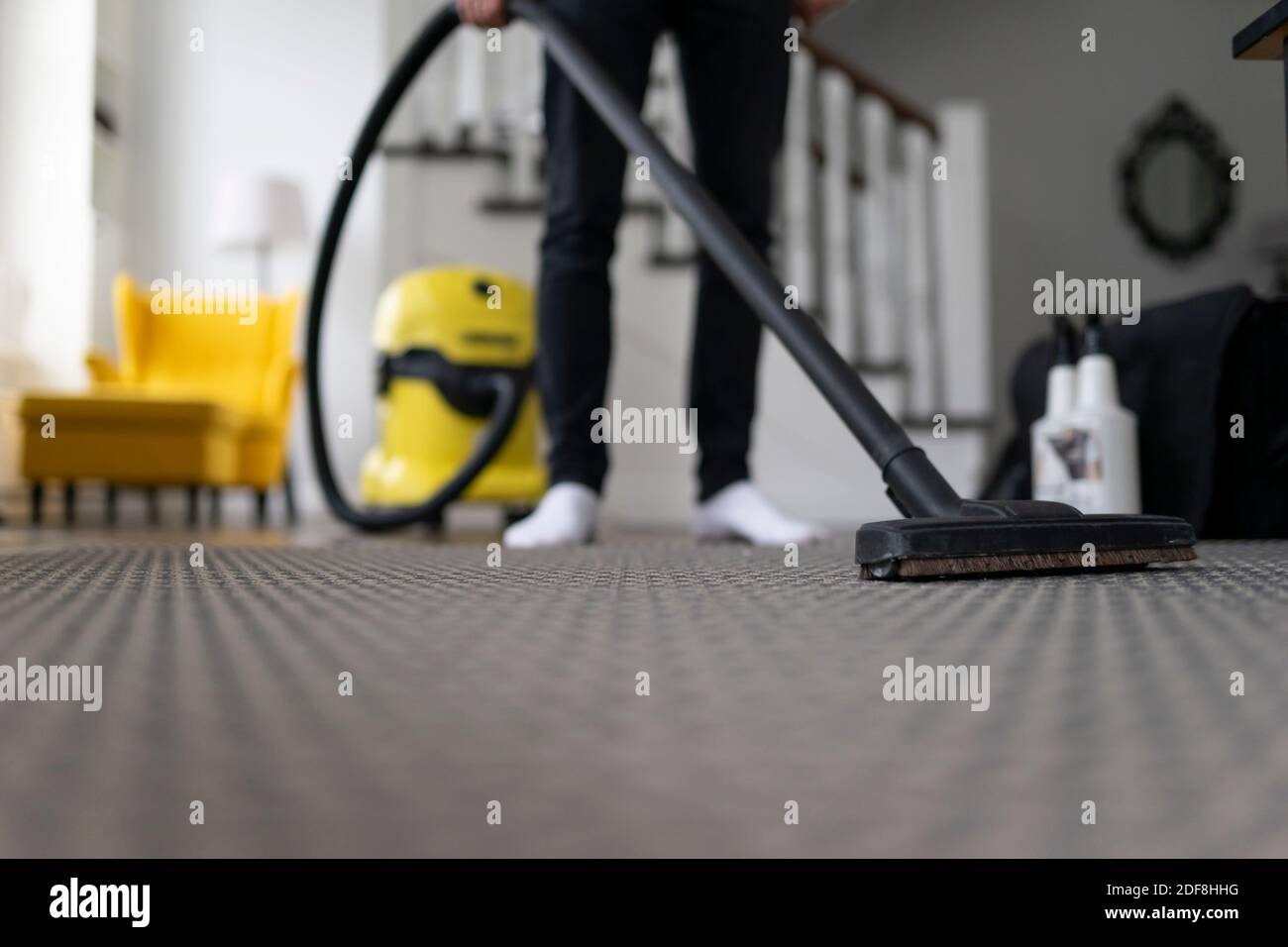 Man vacuuming hi-res stock photography and images - Alamy