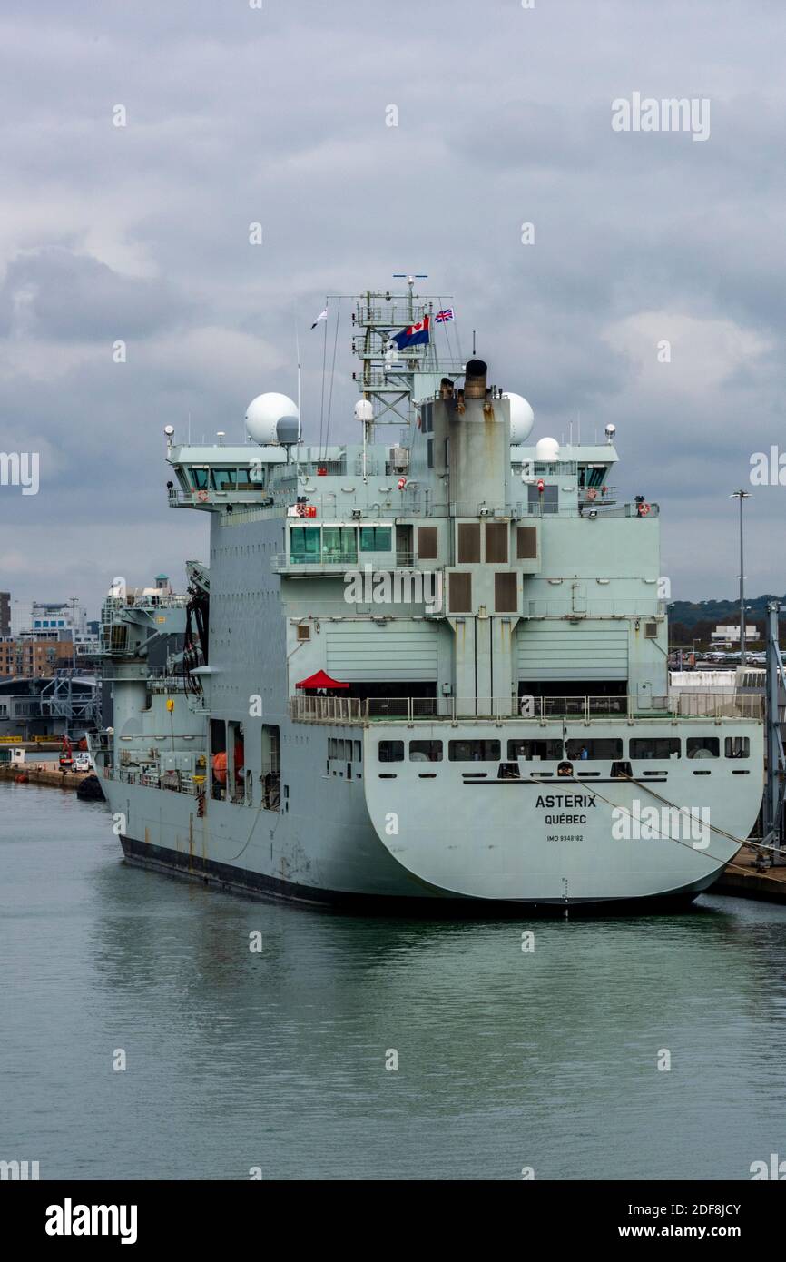 Canadian navy ship in port hi-res stock photography and images - Alamy