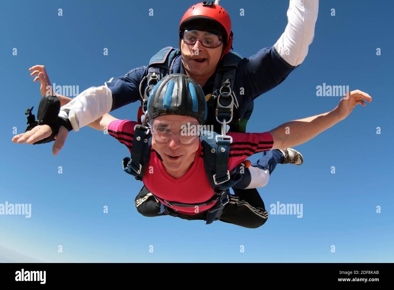Skydiving tandfem friends Stock Photo - Alamy