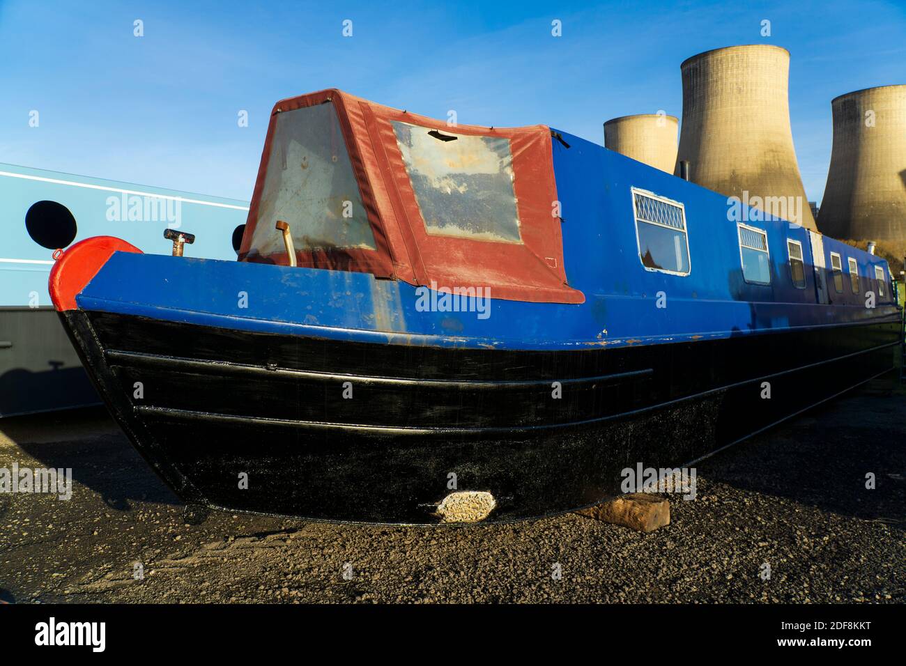 Bows of narrow boats hi-res stock photography and images - Alamy