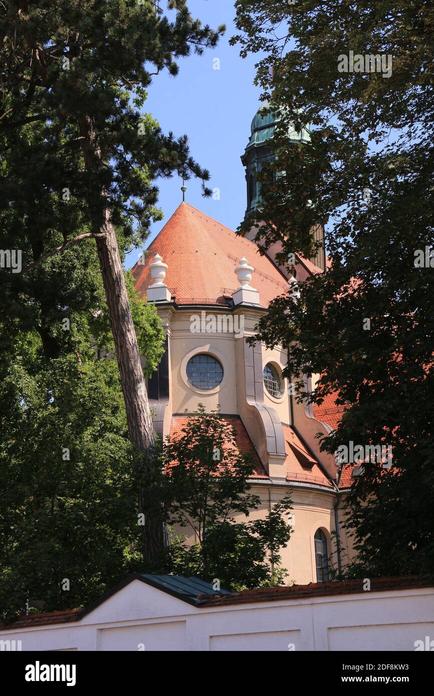 Impressionen aus dem Wallfahrtsort Altötting in Bayern Stock Photo - Alamy