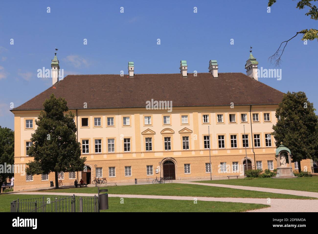 Impressionen aus dem Wallfahrtsort Altötting in Bayern Stock Photo - Alamy