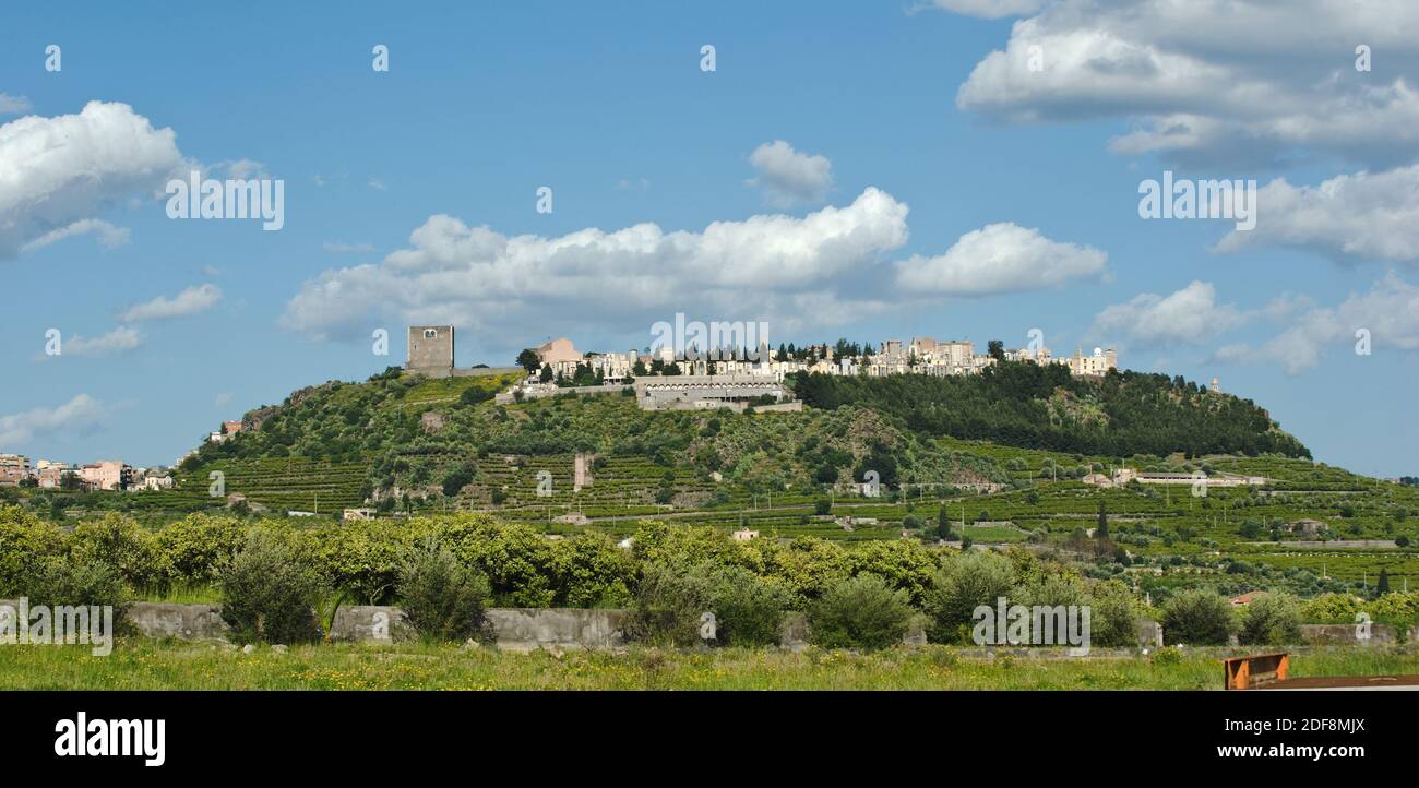 The hill with the castle of Paternò Stock Photo - Alamy