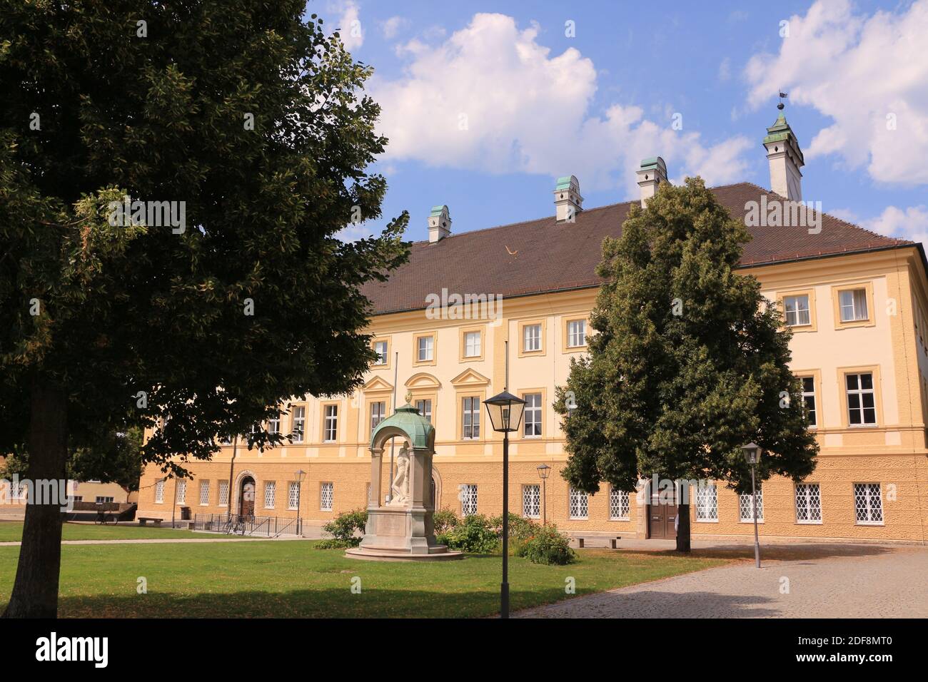 Impressionen aus dem Wallfahrtsort Altötting in Bayern Stock Photo - Alamy