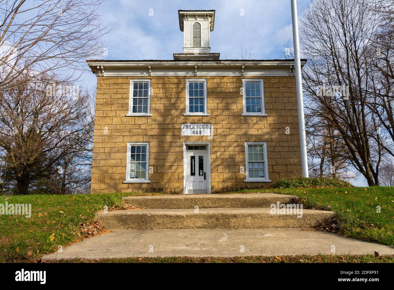 Old schoolhouse usa hi-res stock photography and images - Alamy