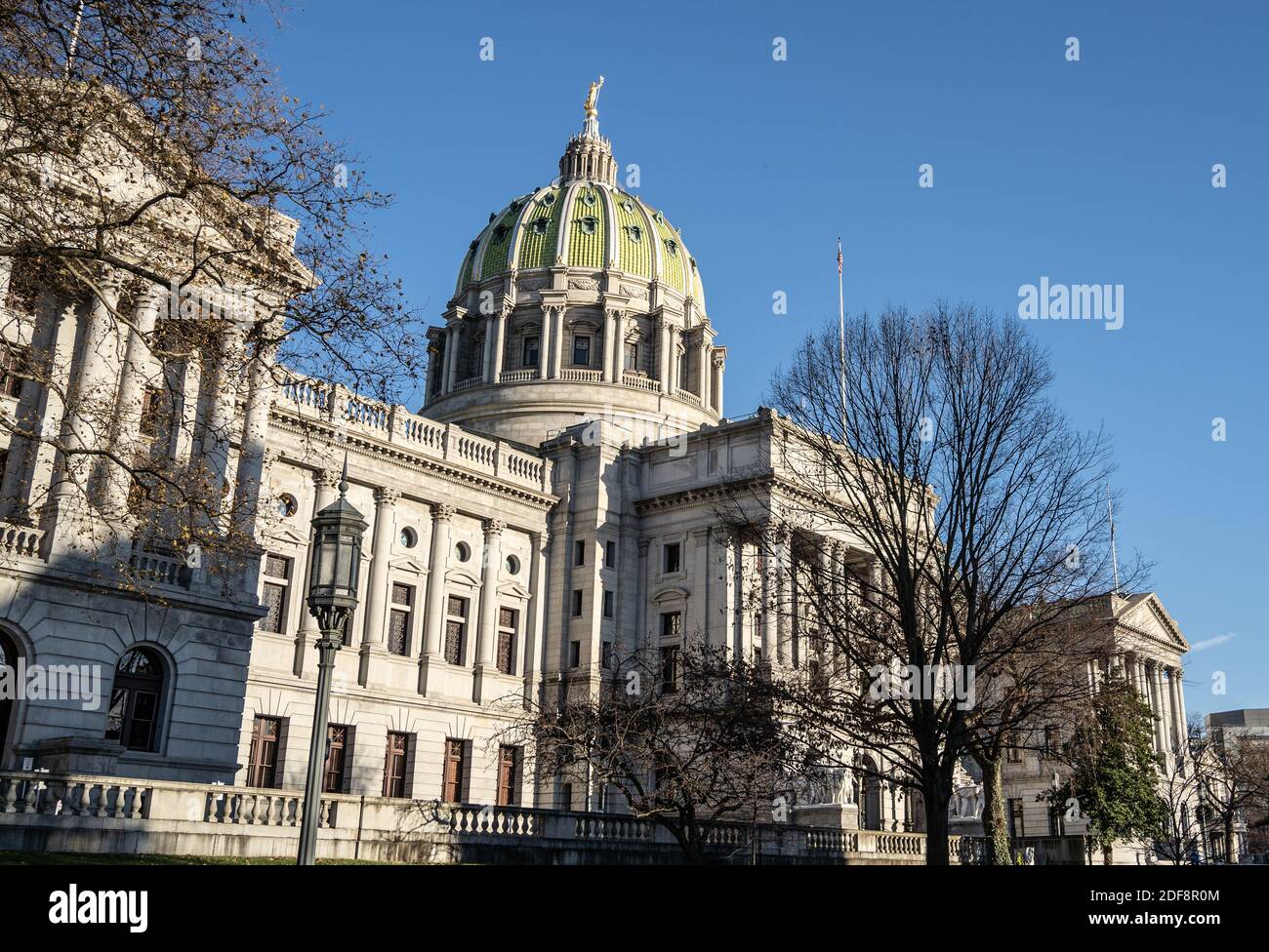 Pennsylvania state capitol dome hi-res stock photography and images - Alamy