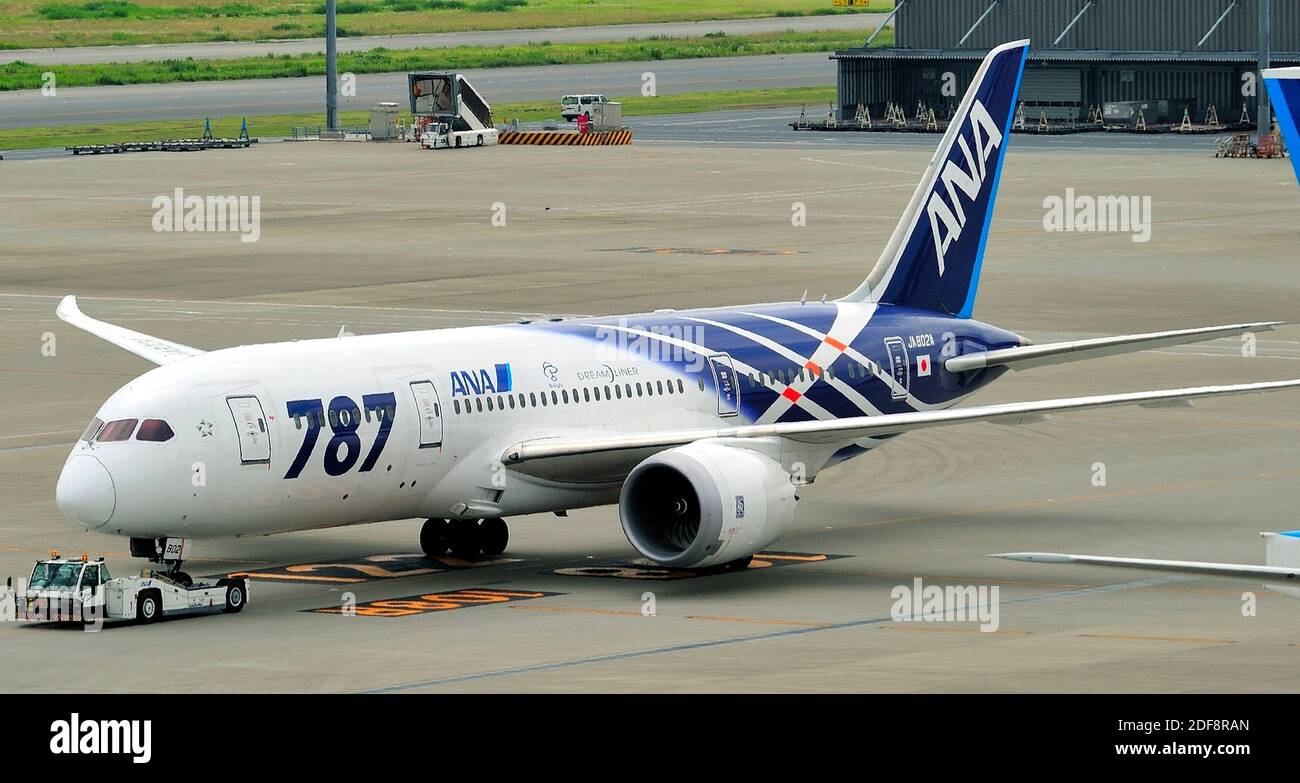 Boeing 788 High Resolution Stock Photography and Images - Alamy
