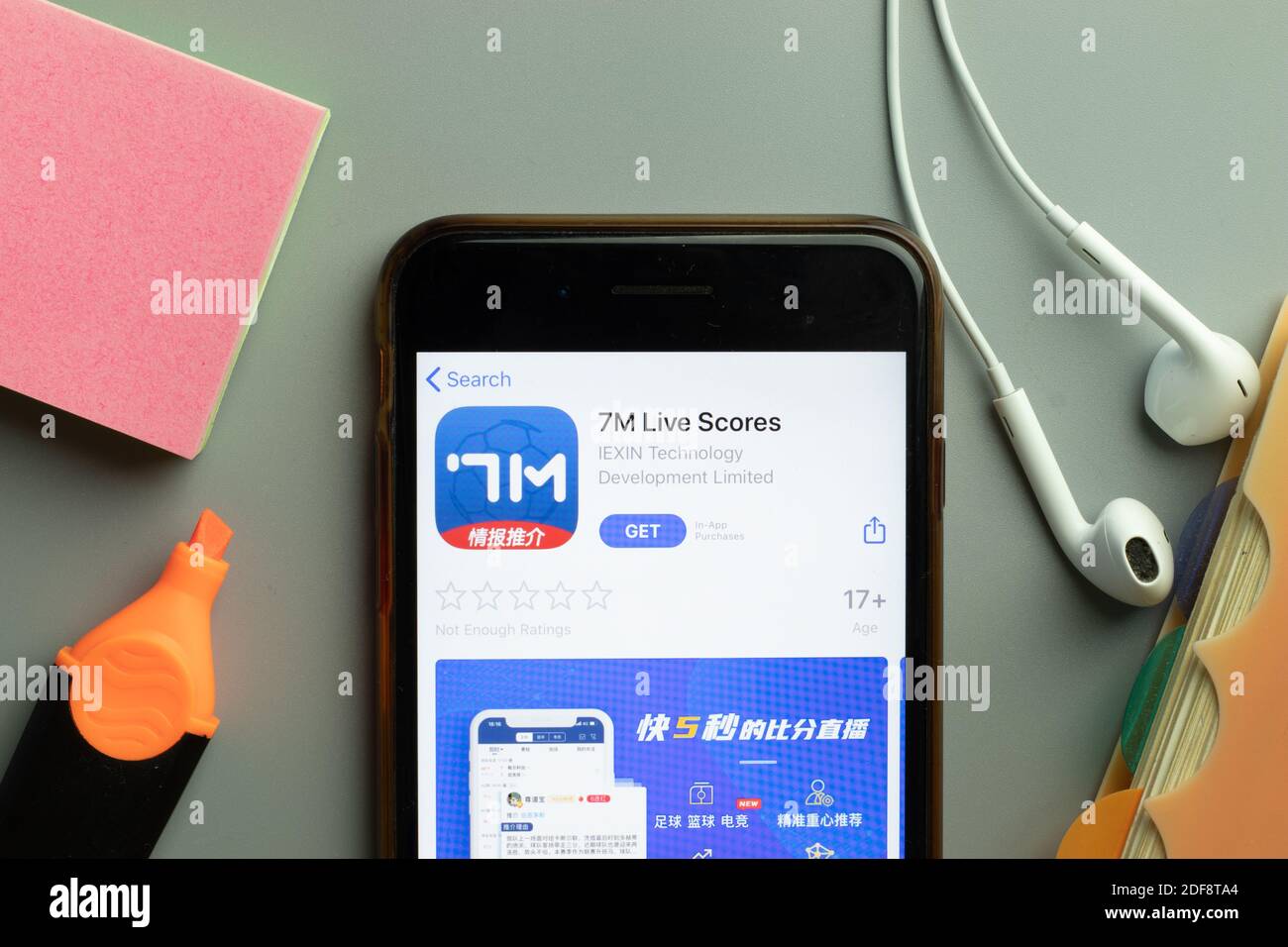 Live scores hi-res stock photography and images - Alamy