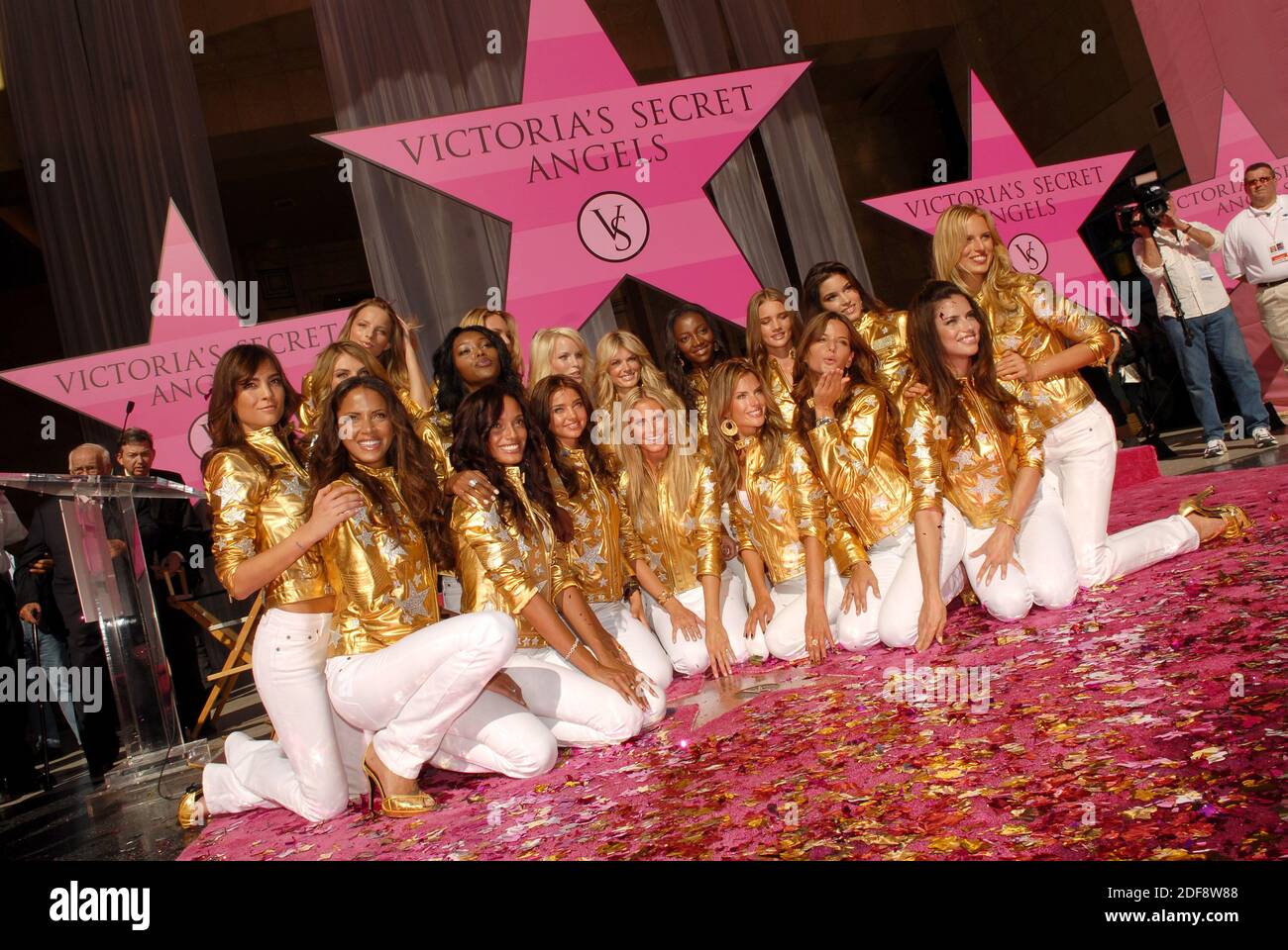 Victoria's Secret Angels Models are honored with the "Award of ...