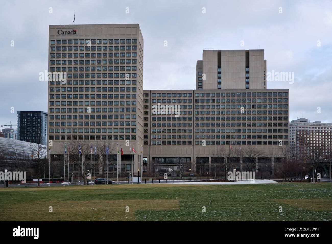 Canadian National Defence Headquarters (Pearkes Building) office in ...
