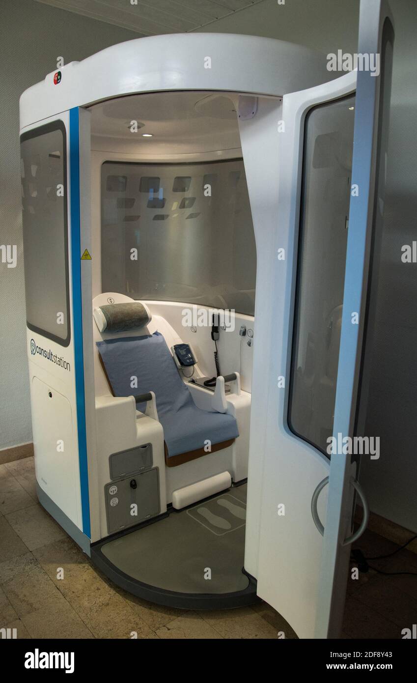 A consult station (a new concept of medicalized and connected cabin ...