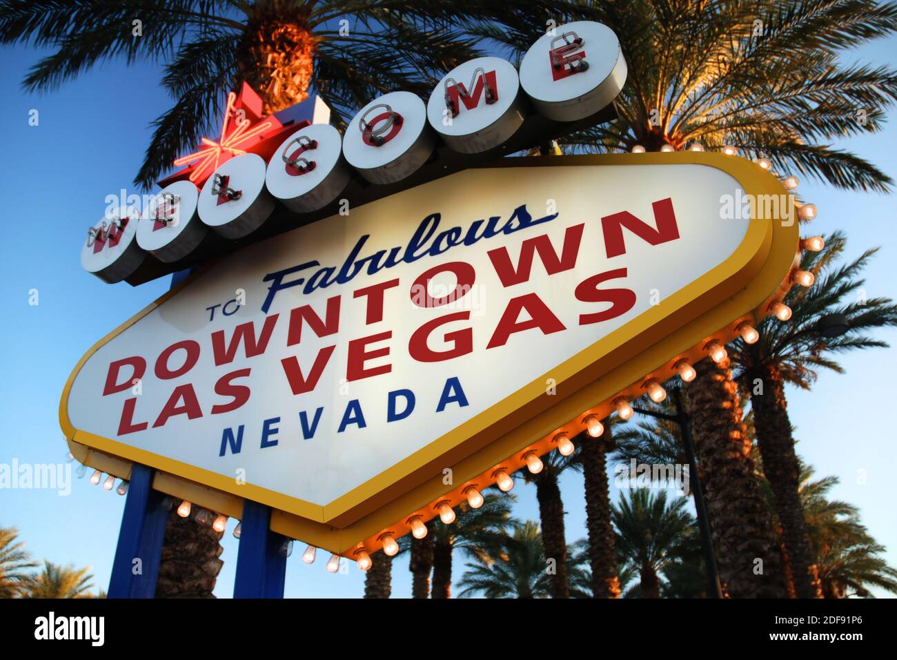 Welcome las vegas sign dawn hi-res stock photography and images - Alamy