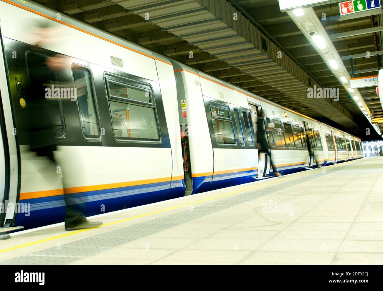 Train arriving at a station hi-res stock photography and images - Alamy