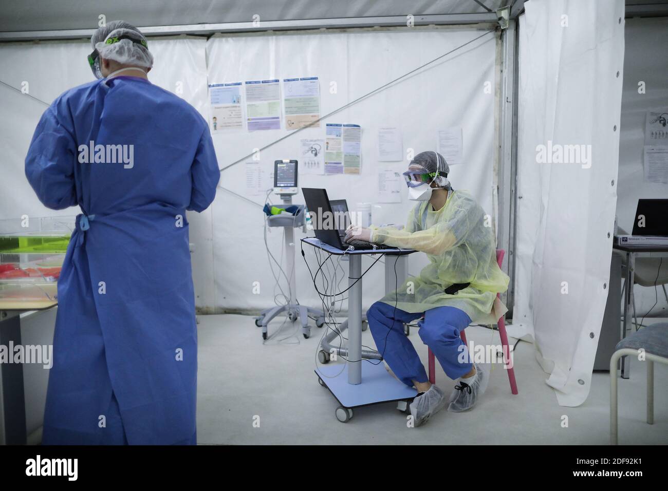 Advanced medical post hi-res stock photography and images - Alamy