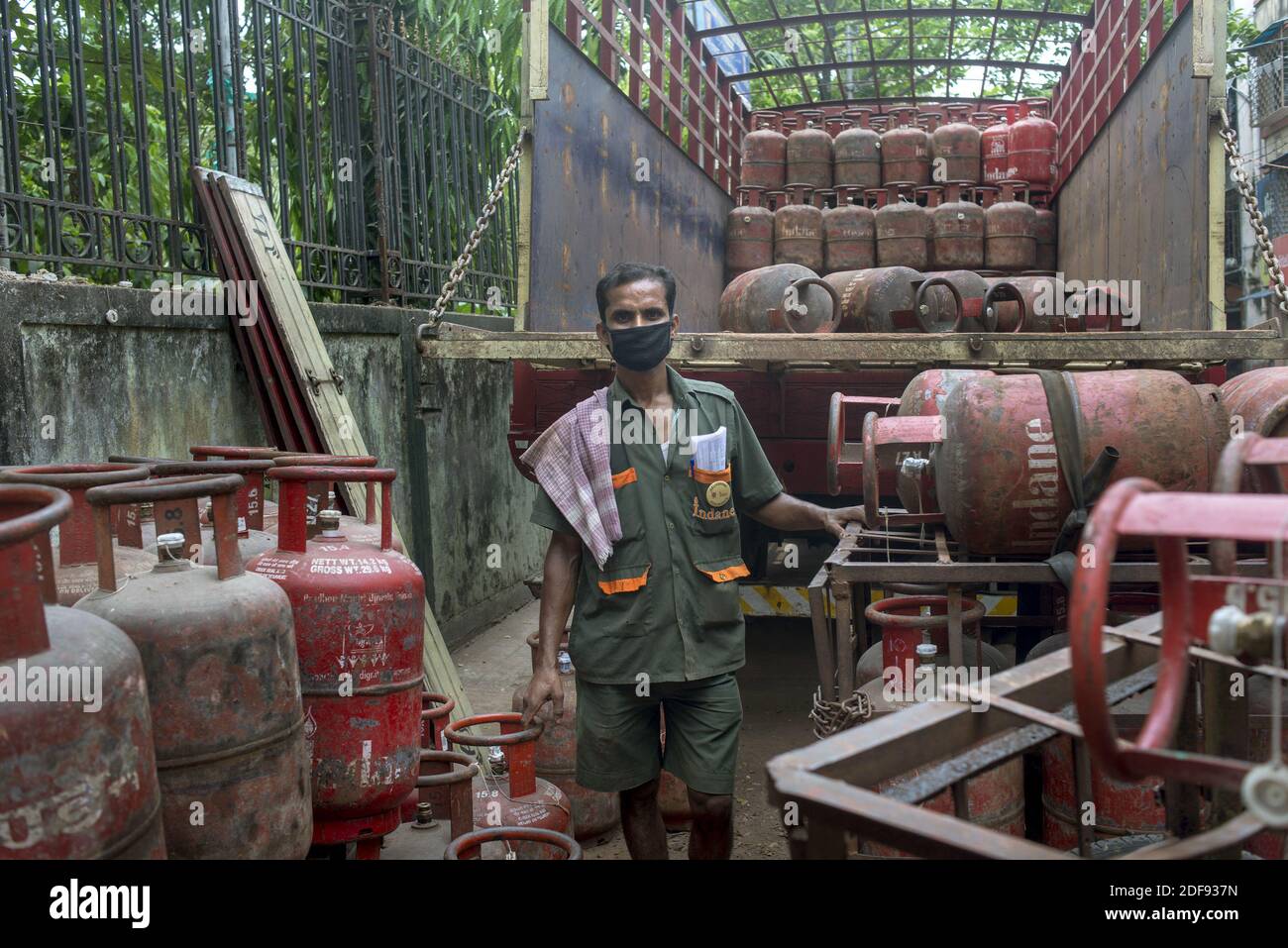 Delivery boy india hi-res stock photography and images - Alamy