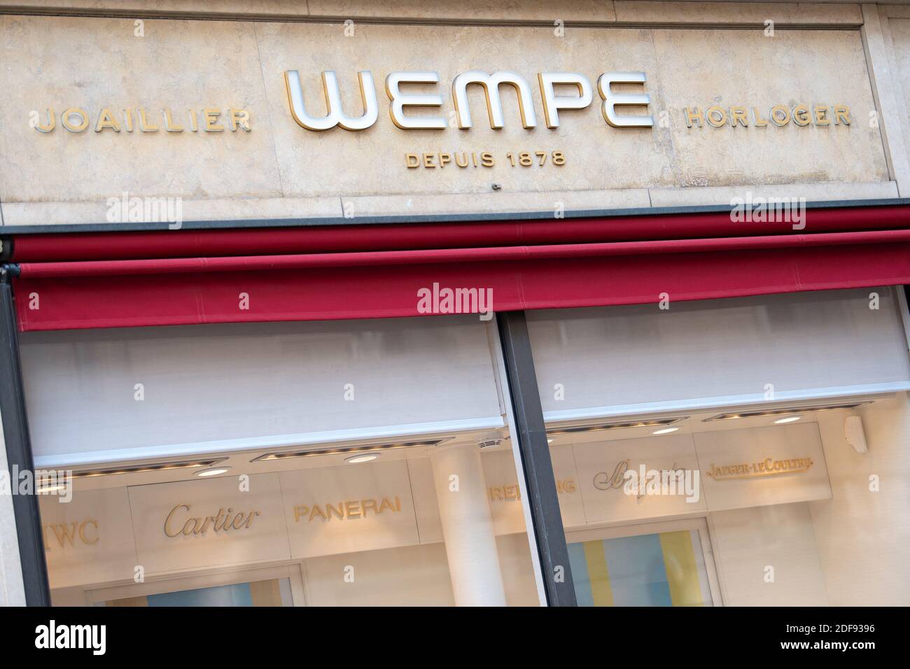 Wempe logo hi-res stock photography and images - Alamy