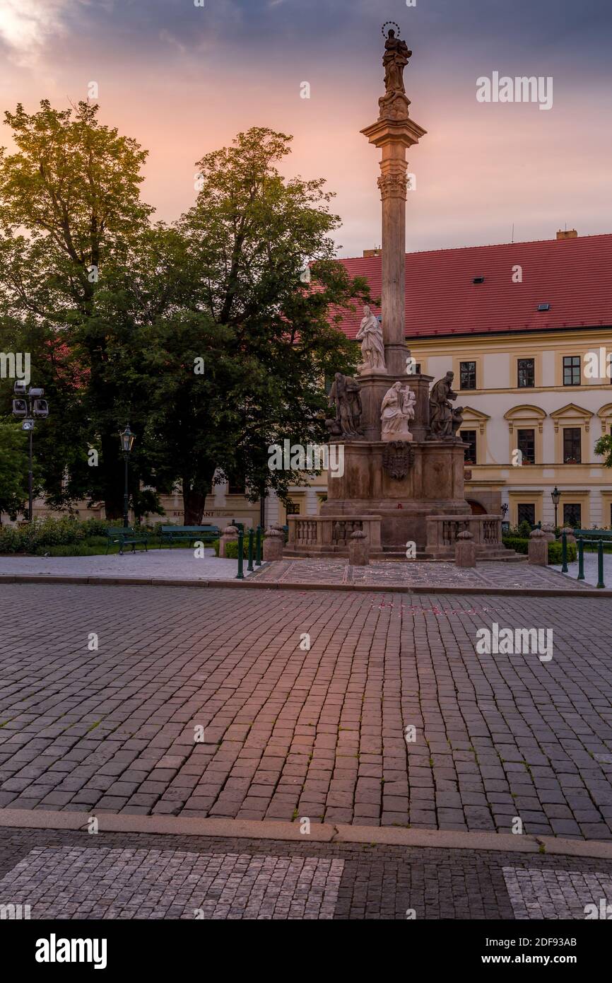 Beautiful sunset over Prague, Prague Castle and Hradcany district ...