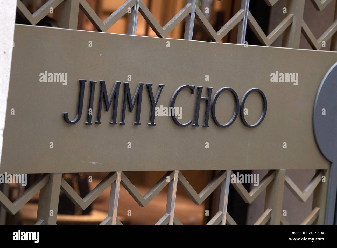 Jimmy choo shop sign hi-res stock photography and images - Alamy