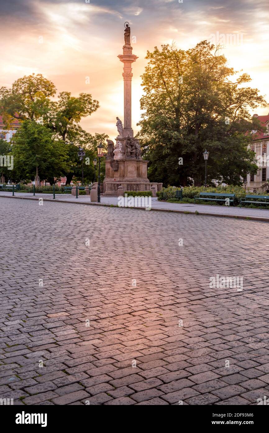 Beautiful sunset over Prague, Prague Castle and Hradcany district ...