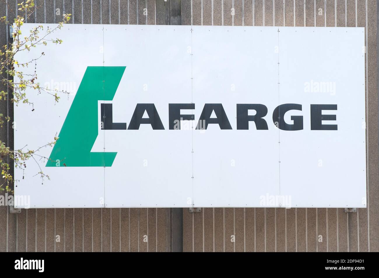 Lafarge logo hi-res stock photography and images - Alamy