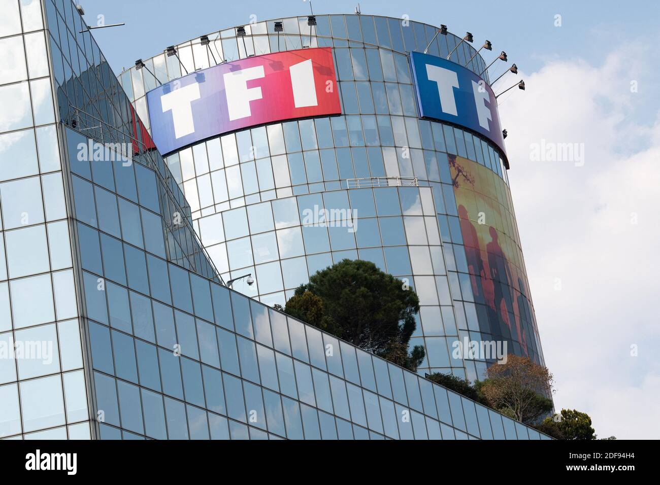 Tf1 logo hi-res stock photography and images - Alamy