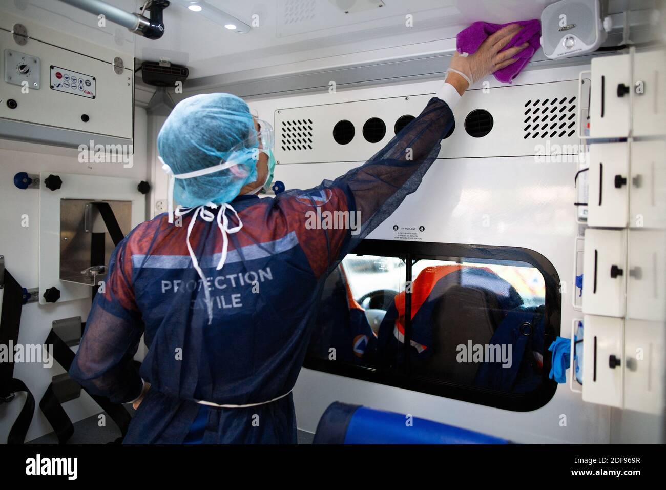 French ambulance samu hi-res stock photography and images - Alamy