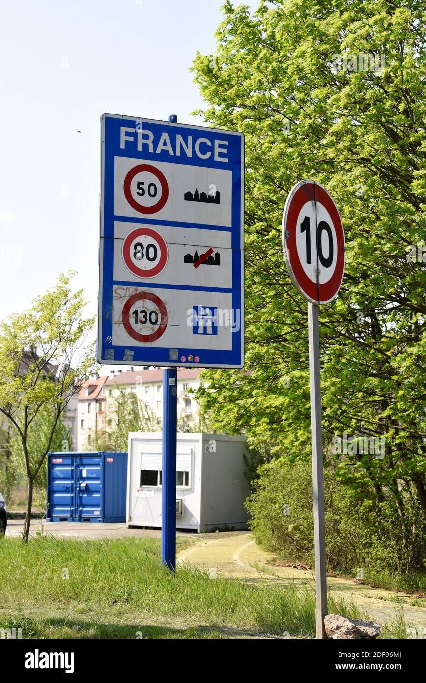 Frontiere douane europe hi-res stock photography and images - Alamy