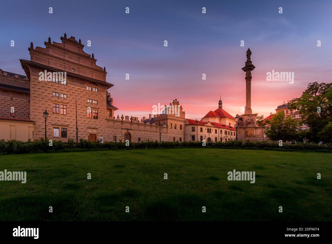 Beautiful sunset over Prague, Prague Castle and Hradcany district ...