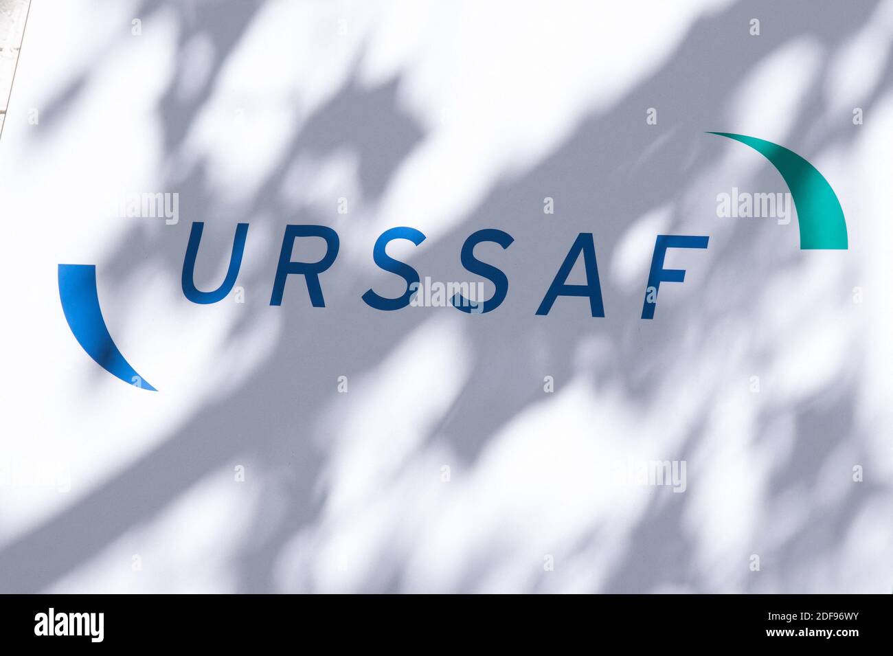 Urssaf logo hi-res stock photography and images - Alamy
