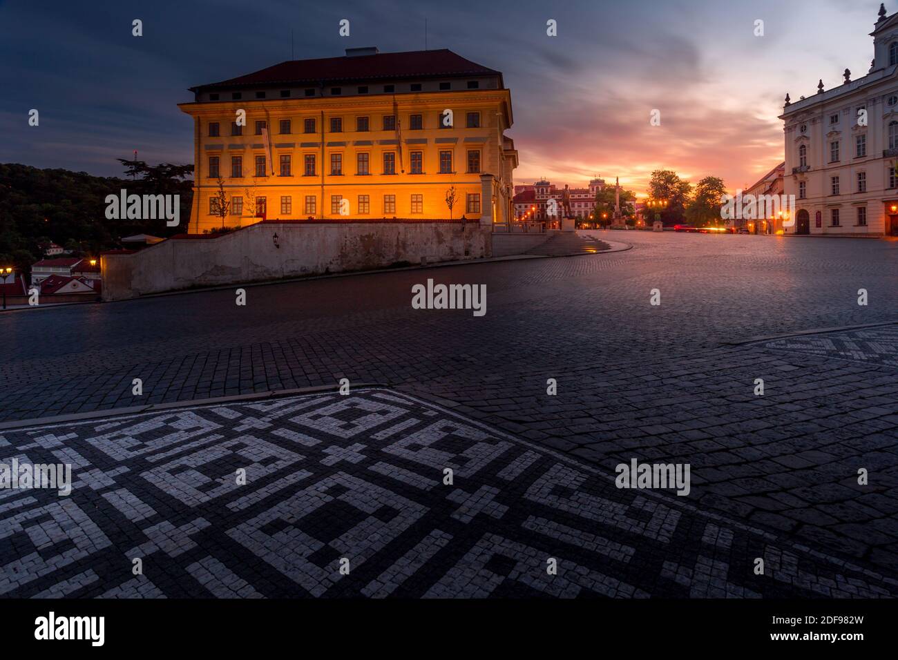 Beautiful sunset over Prague, Prague Castle and Hradcany district ...