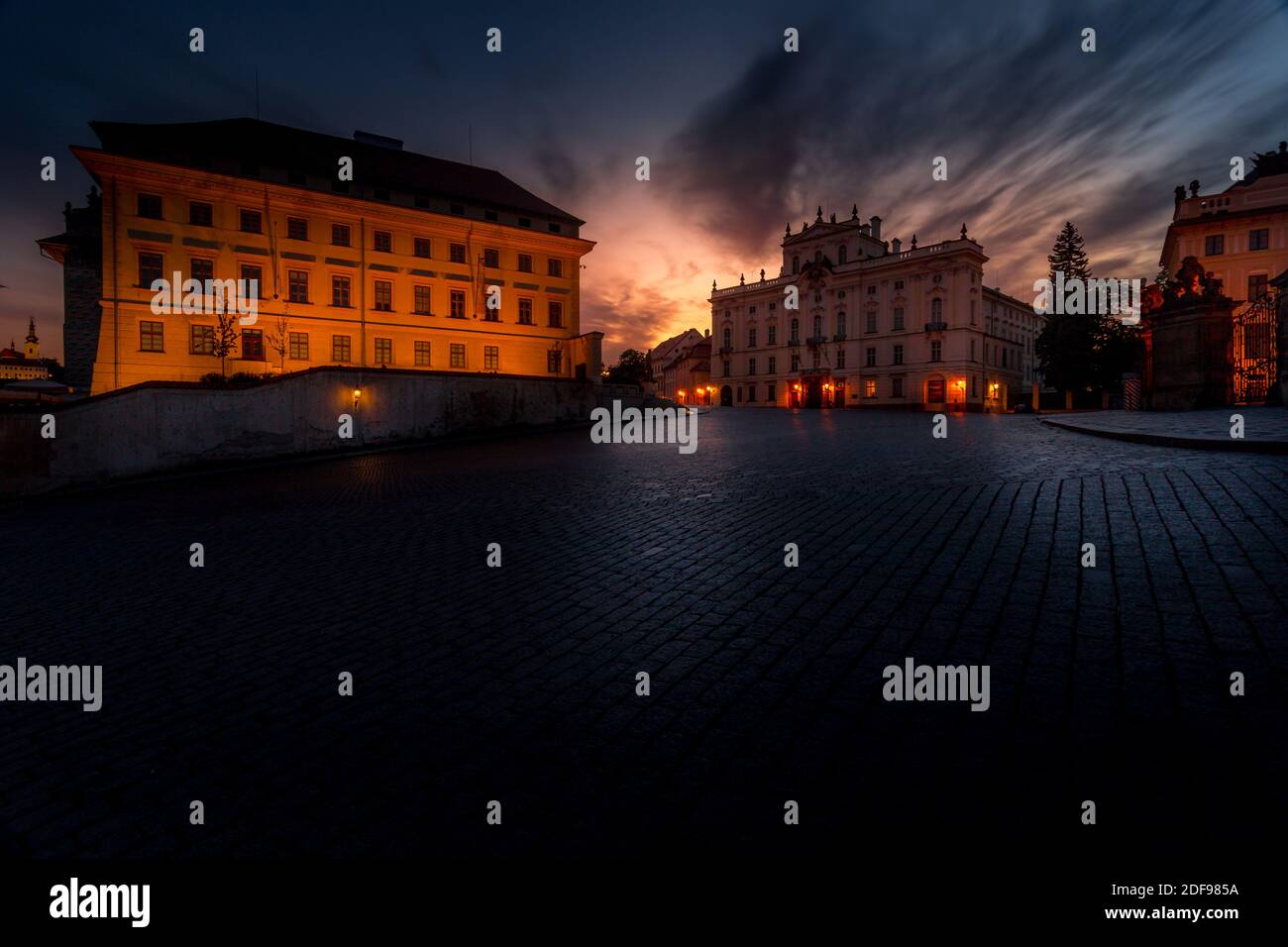 Beautiful sunset over Prague, Prague Castle and Hradcany district ...