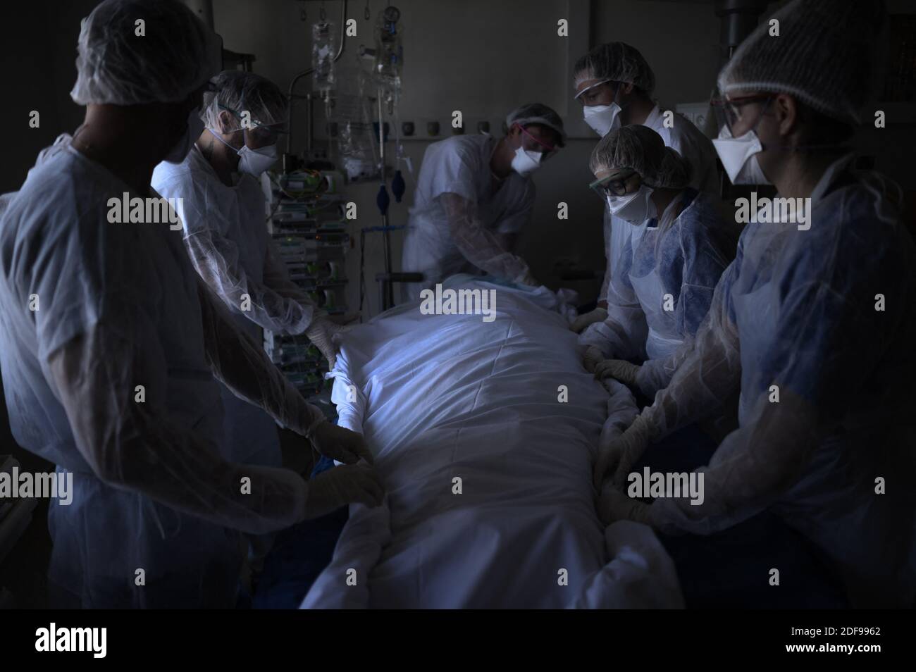 Decubitus hi-res stock photography and images - Alamy