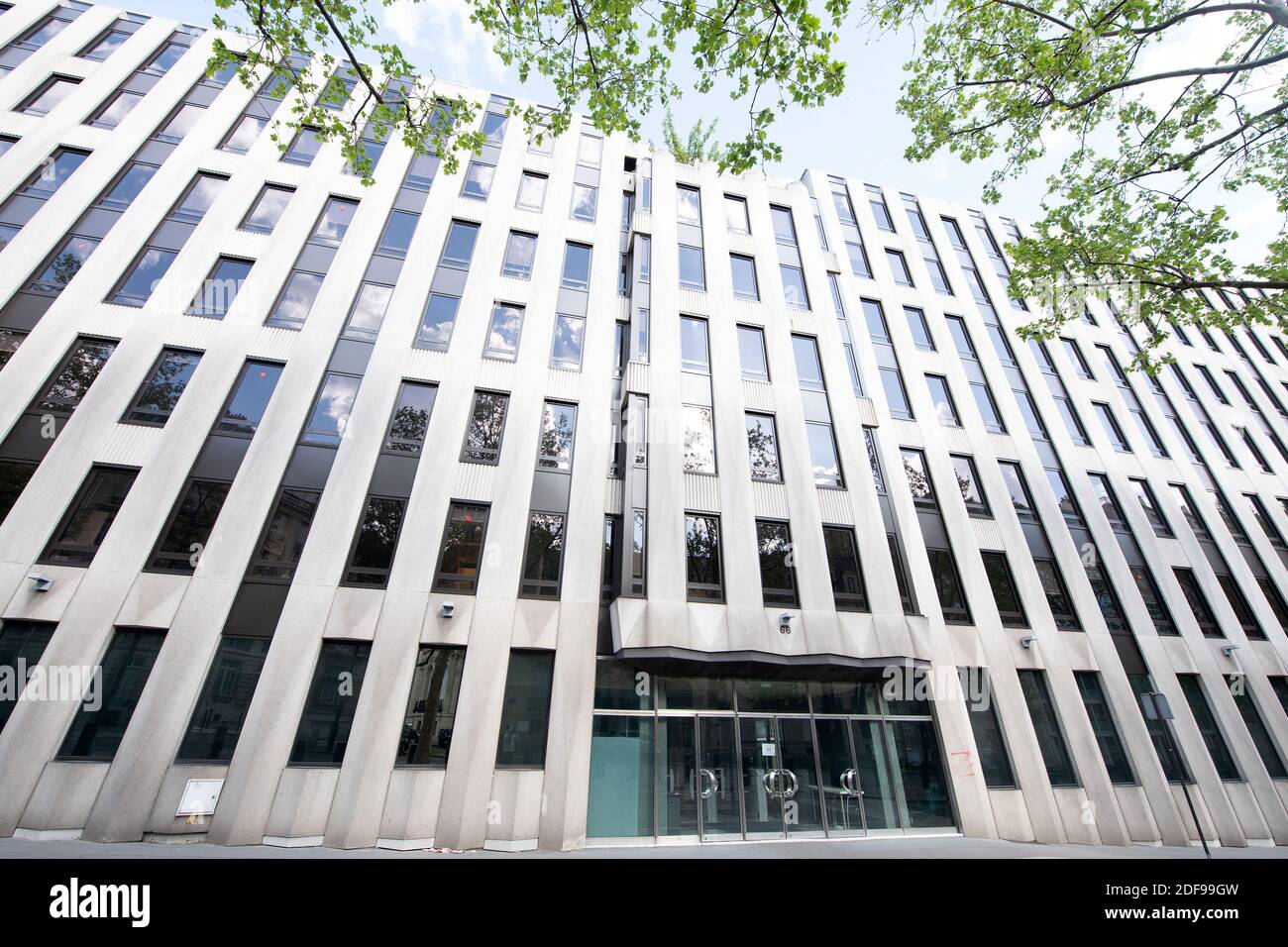 Imf building paris hi-res stock photography and images - Alamy