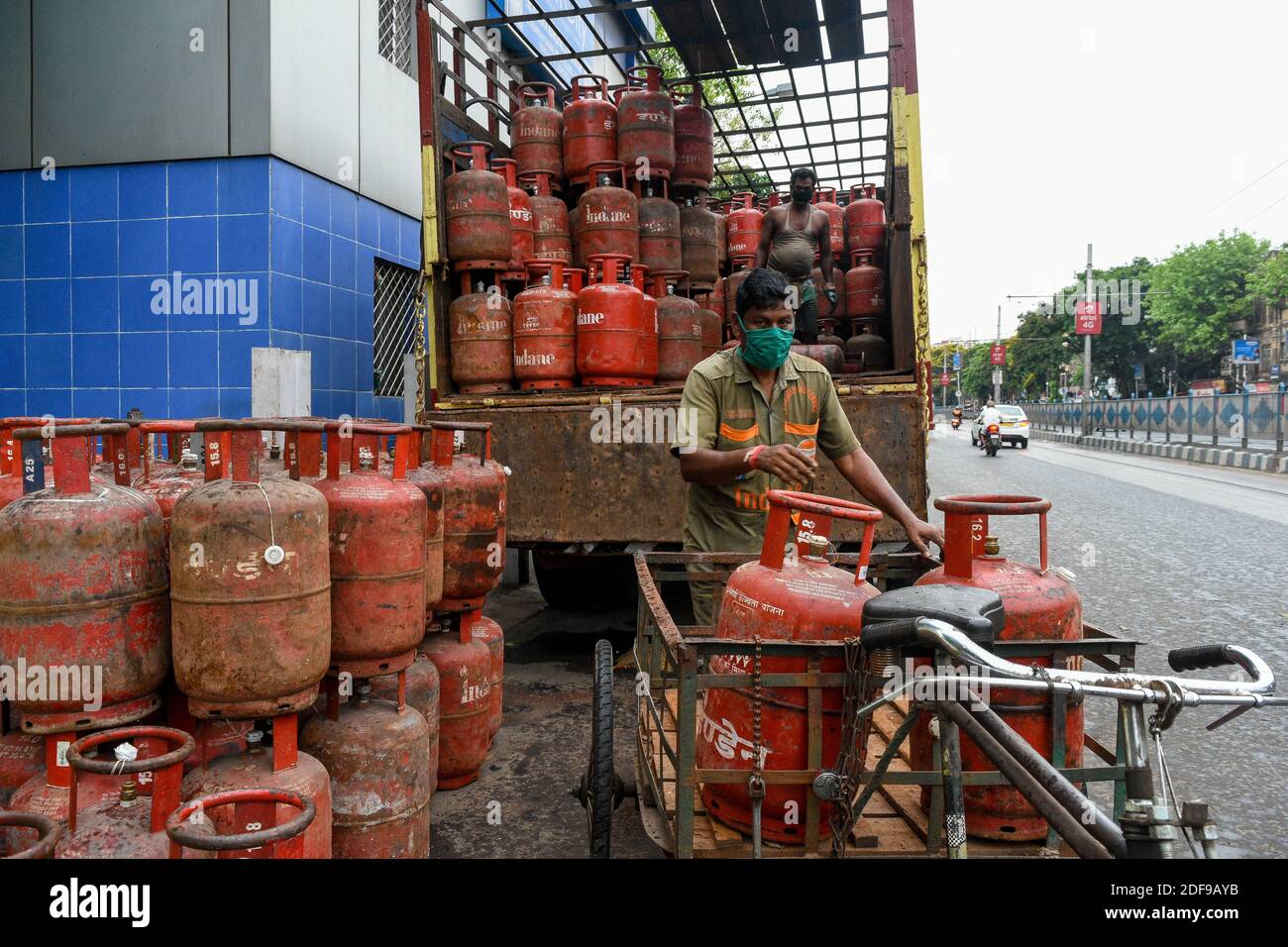 Loading phase hi-res stock photography and images - Alamy