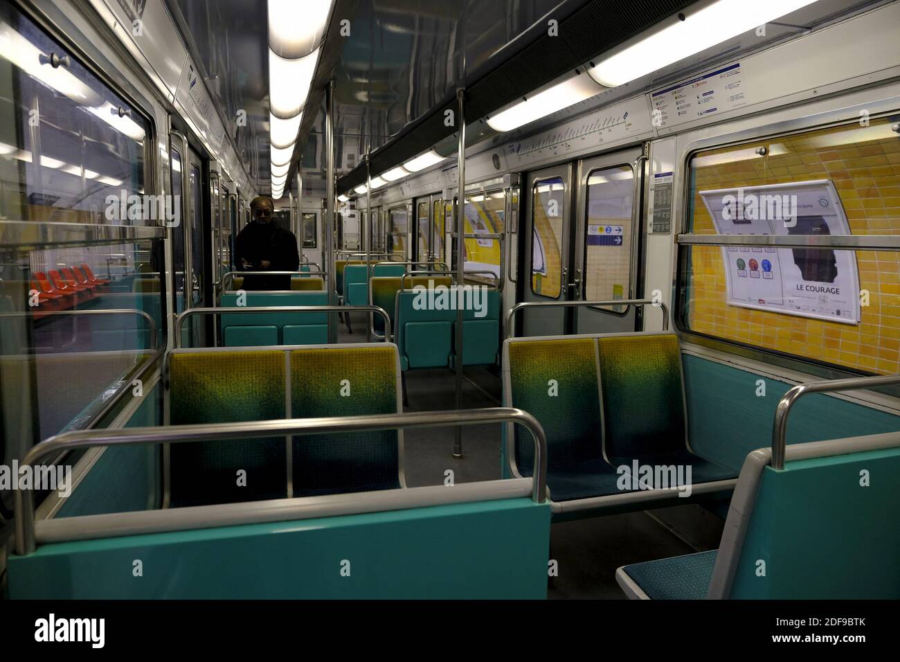 Paris ratp metro wagon hi-res stock photography and images - Alamy