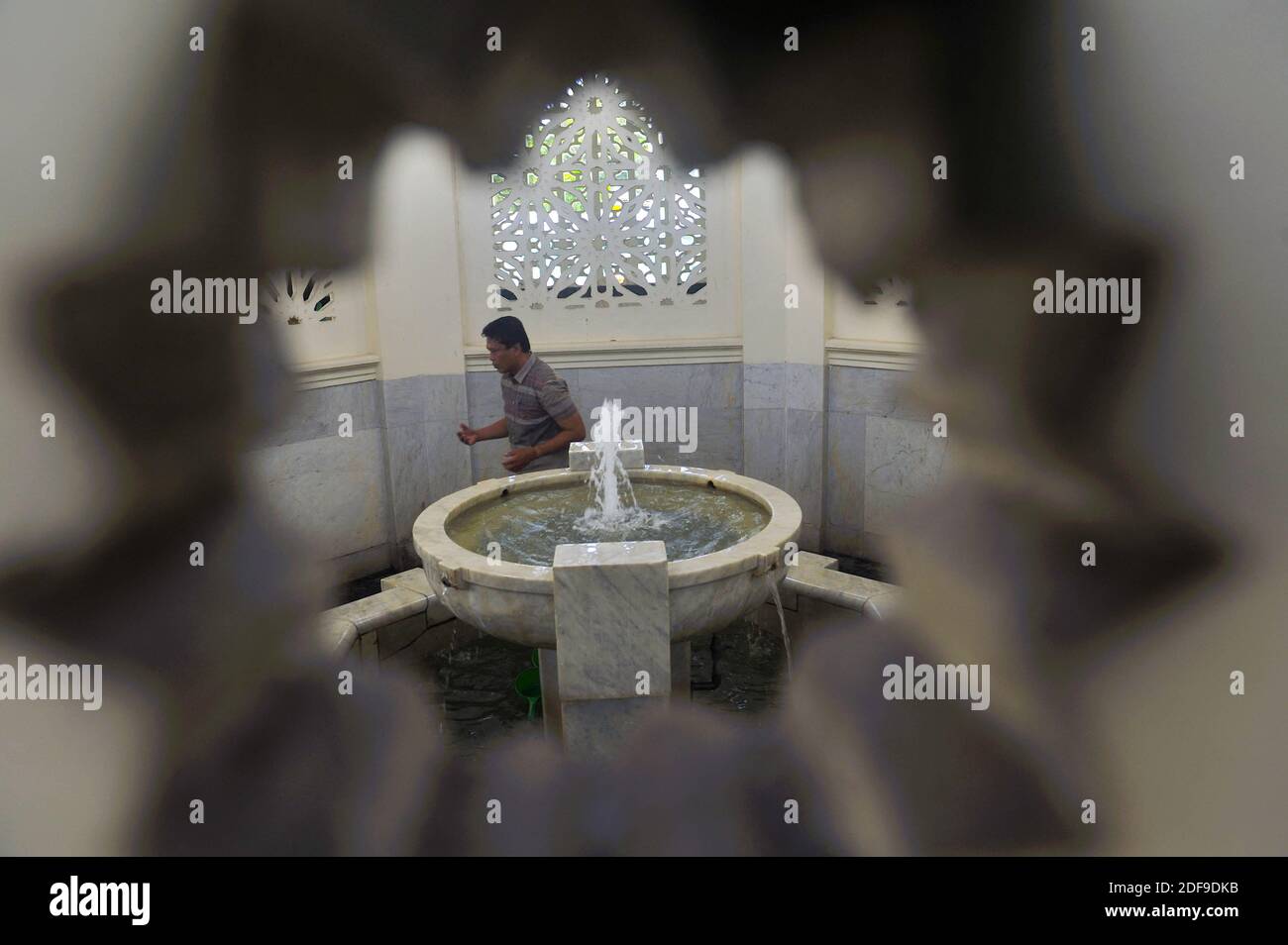 Indonesian muslim welcoming ramadan hi-res stock photography and images ...