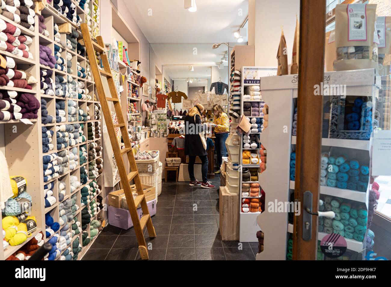 Haberdasheries hi-res stock photography and images - Alamy