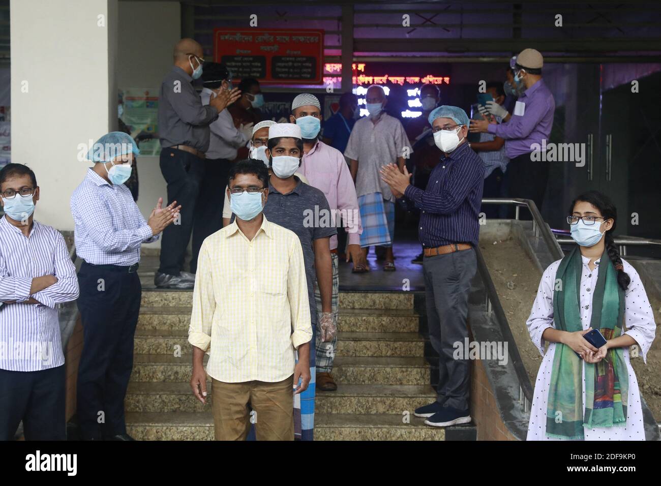 Staff clap hi-res stock photography and images - Alamy