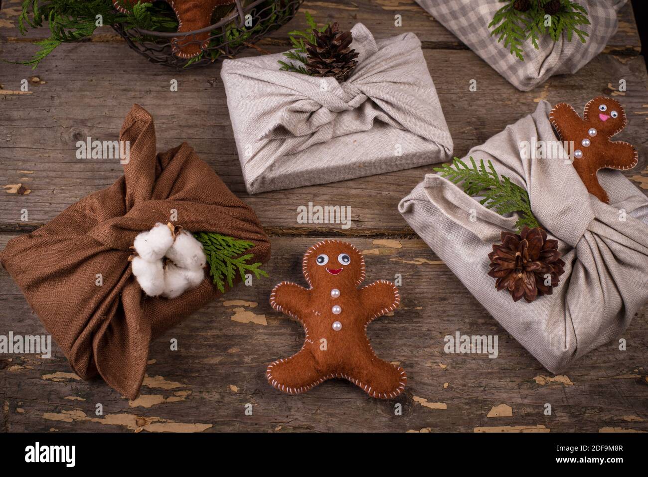 Gift wrapping christmas gingerbread hi-res stock photography and images ...