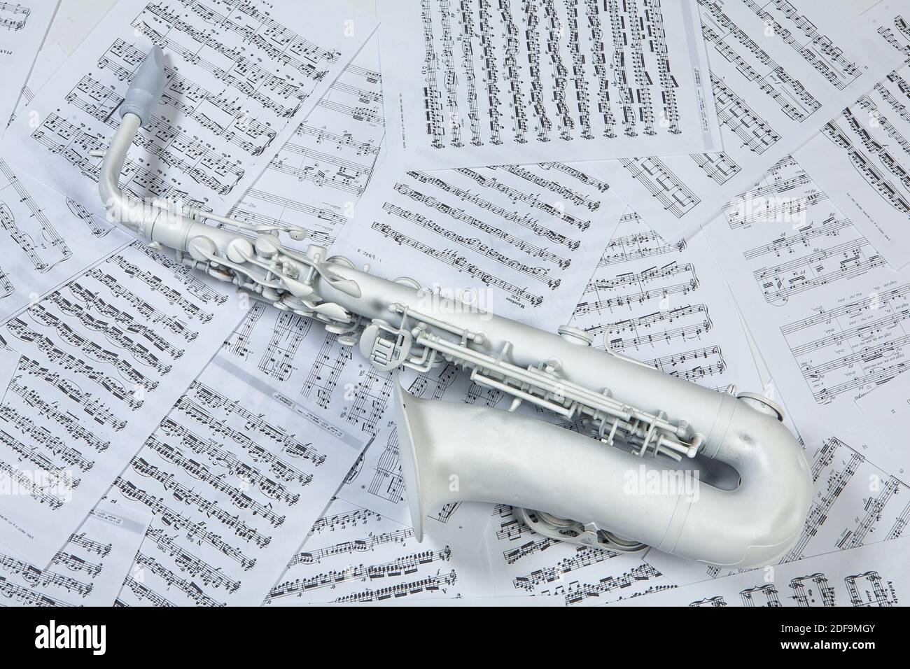 Saxophone on the notes Stock Photo - Alamy