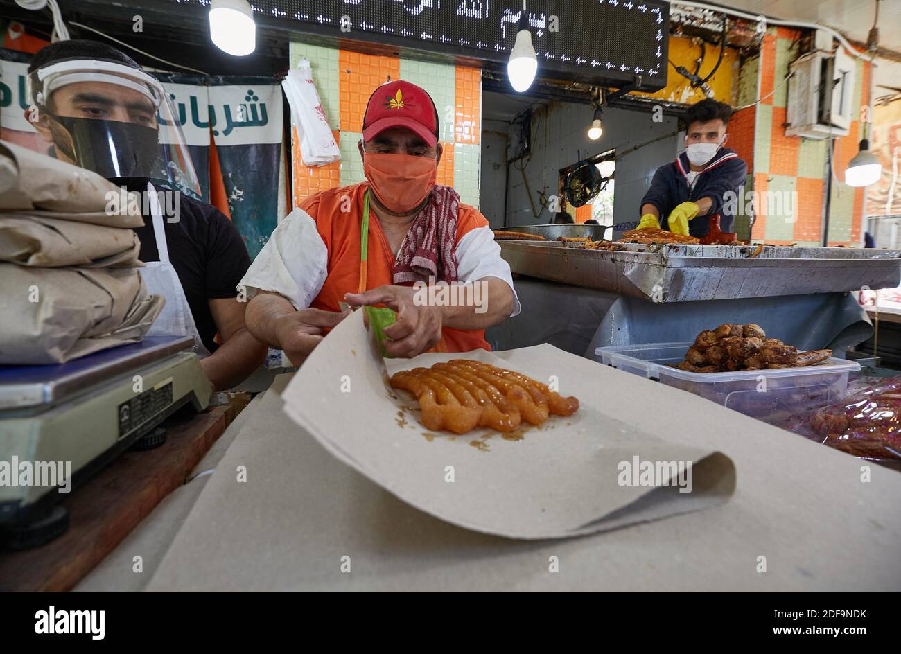 Merchants of Zlabia, a honey cake popular during the fasting month of ...