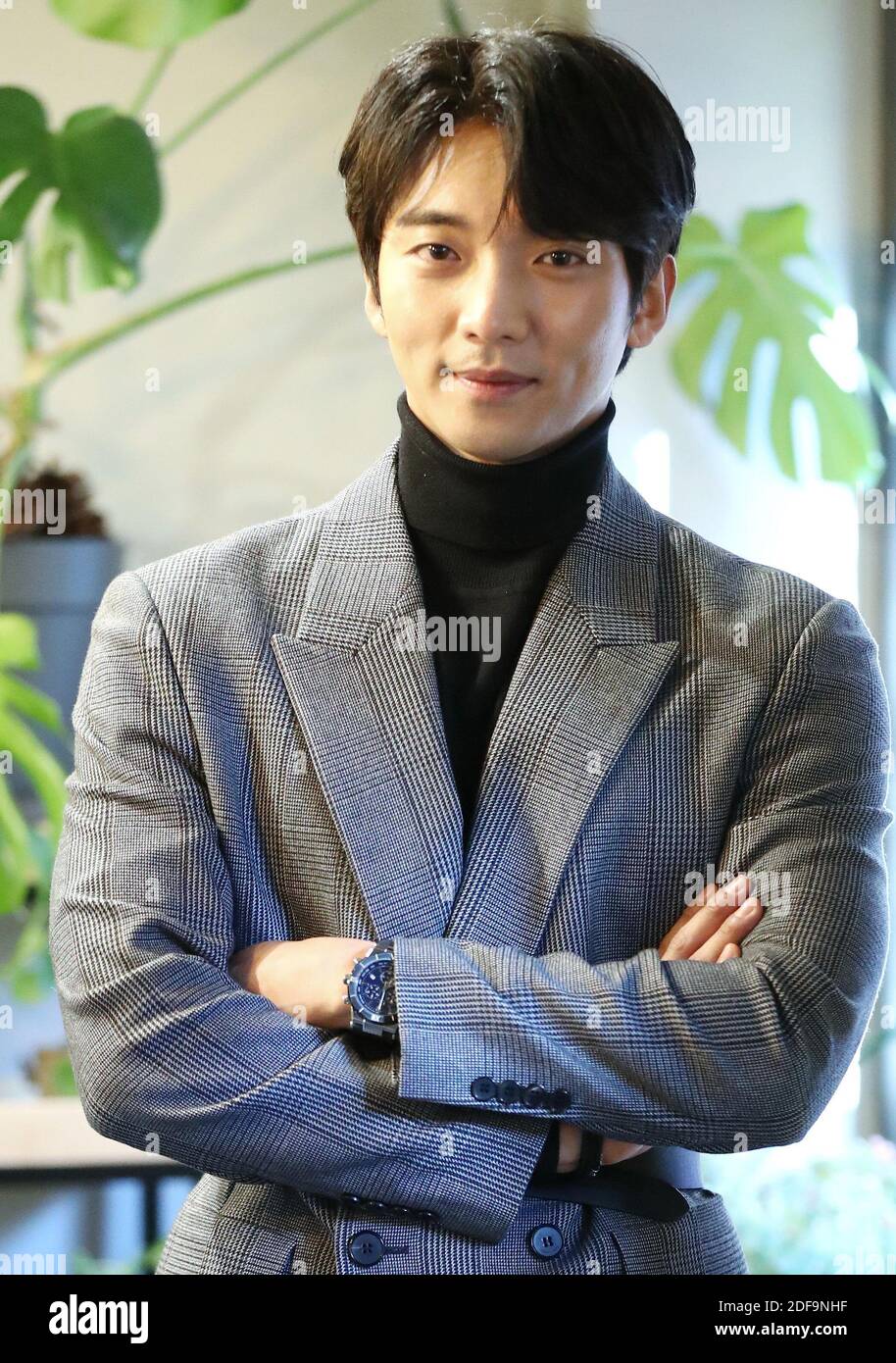 04th Dec, 2020. S. Korean actor Hwang Hee South Korean actor Hwang Hee ...