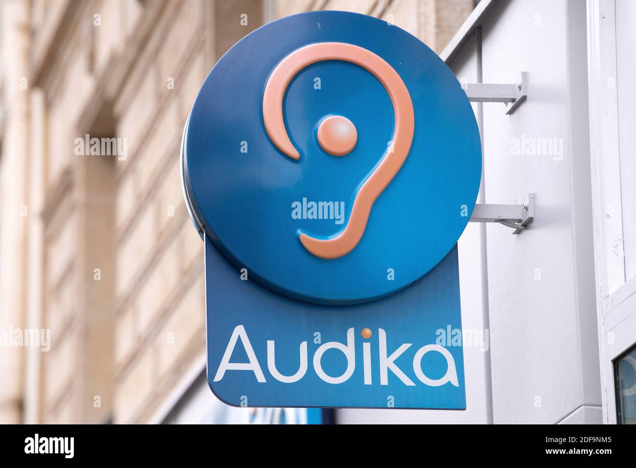 Audika logo hi-res stock photography and images - Alamy